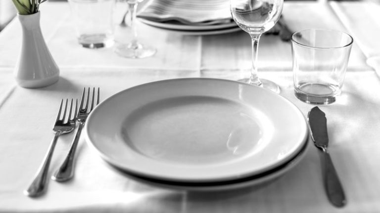 No One Shall Know: Touch These Clean Dinner Plates With Your Bare Foot ...