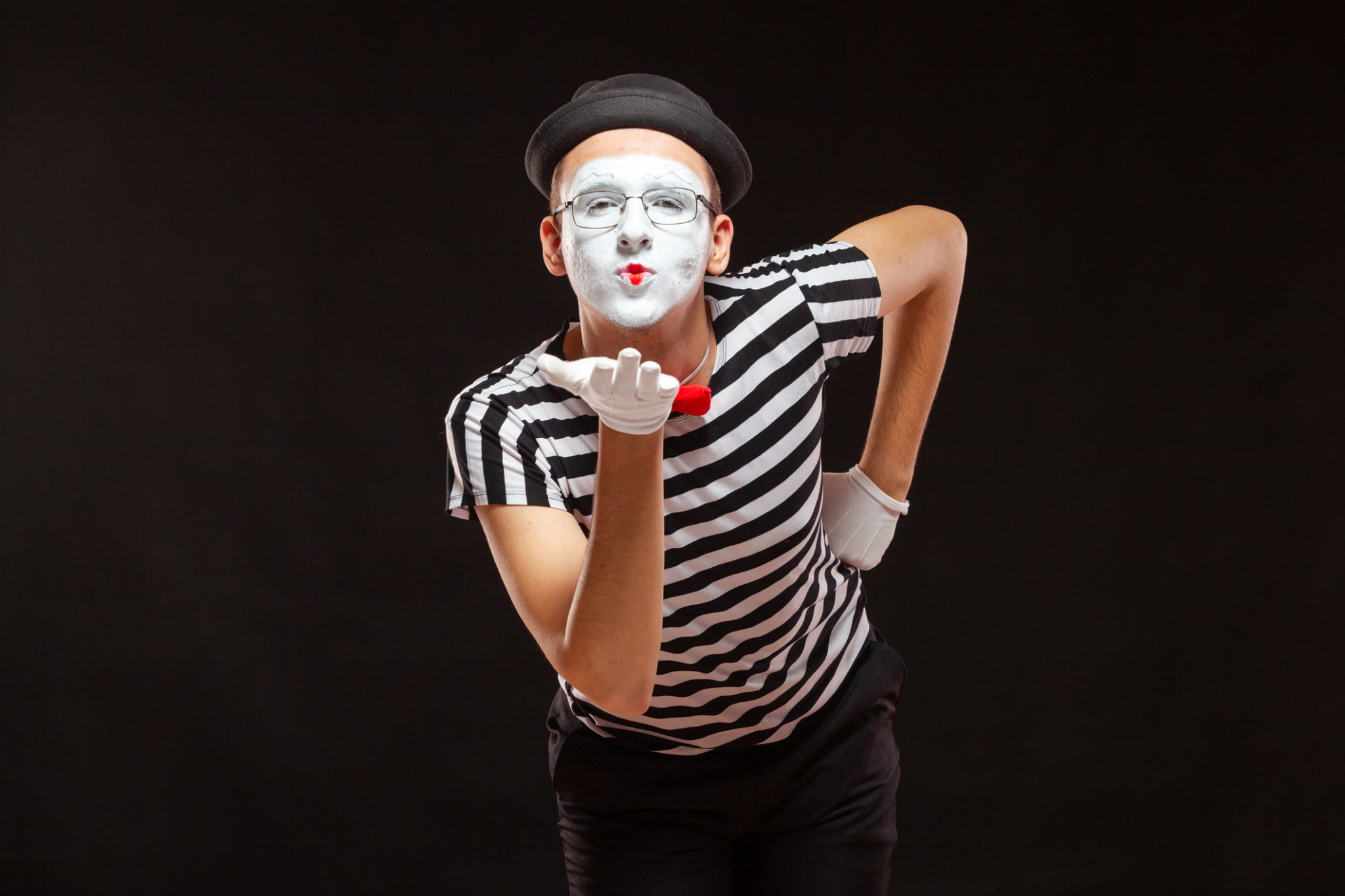 We're Not Fucking Kidding You. There Are 6 Different Mimes In The Yard.